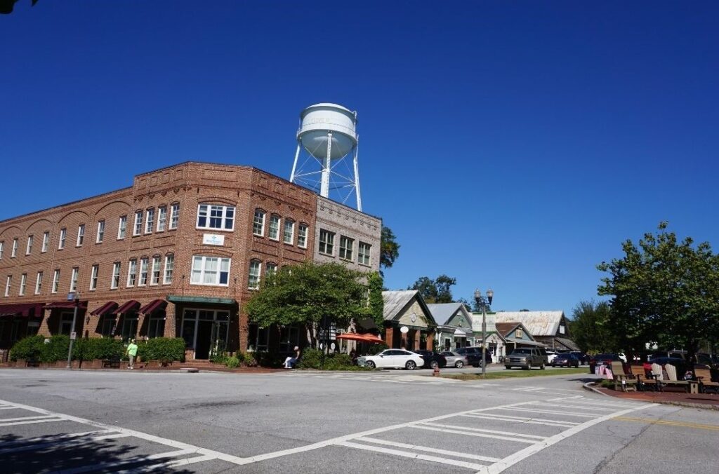 Things to See in Georgia: Senoia, Where The Walking Dead Films - Solo ...